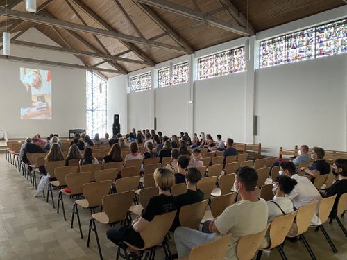 Impressionen 2021 – Literatur-Kurs der Jahrgangsstufe Q1 geht neue Wege