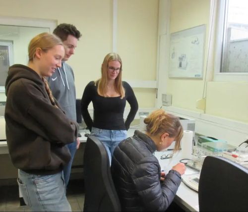 Exkursion der Q1-Chemiekurse zu Inno Friction