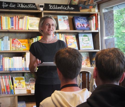„Weiße Tränen“ – Die Klasse 9c trifft auf die Autorin Kathrin Schrocke